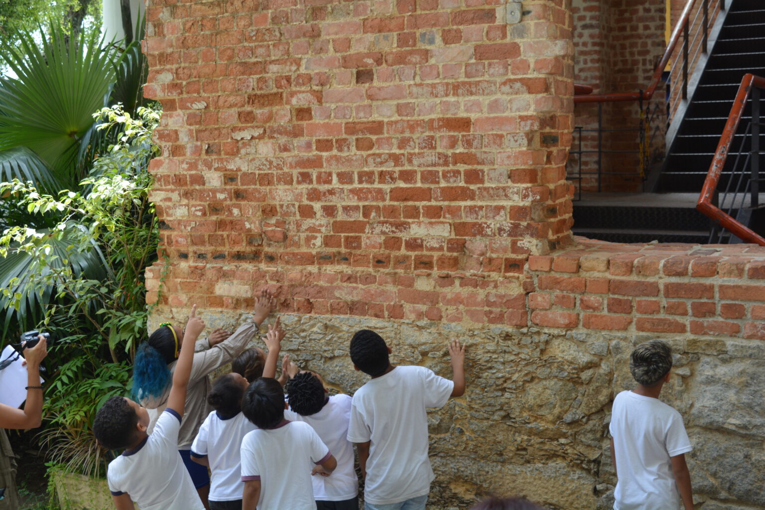 Um Parque com as Crianças - Exploradores de la ciudad AC